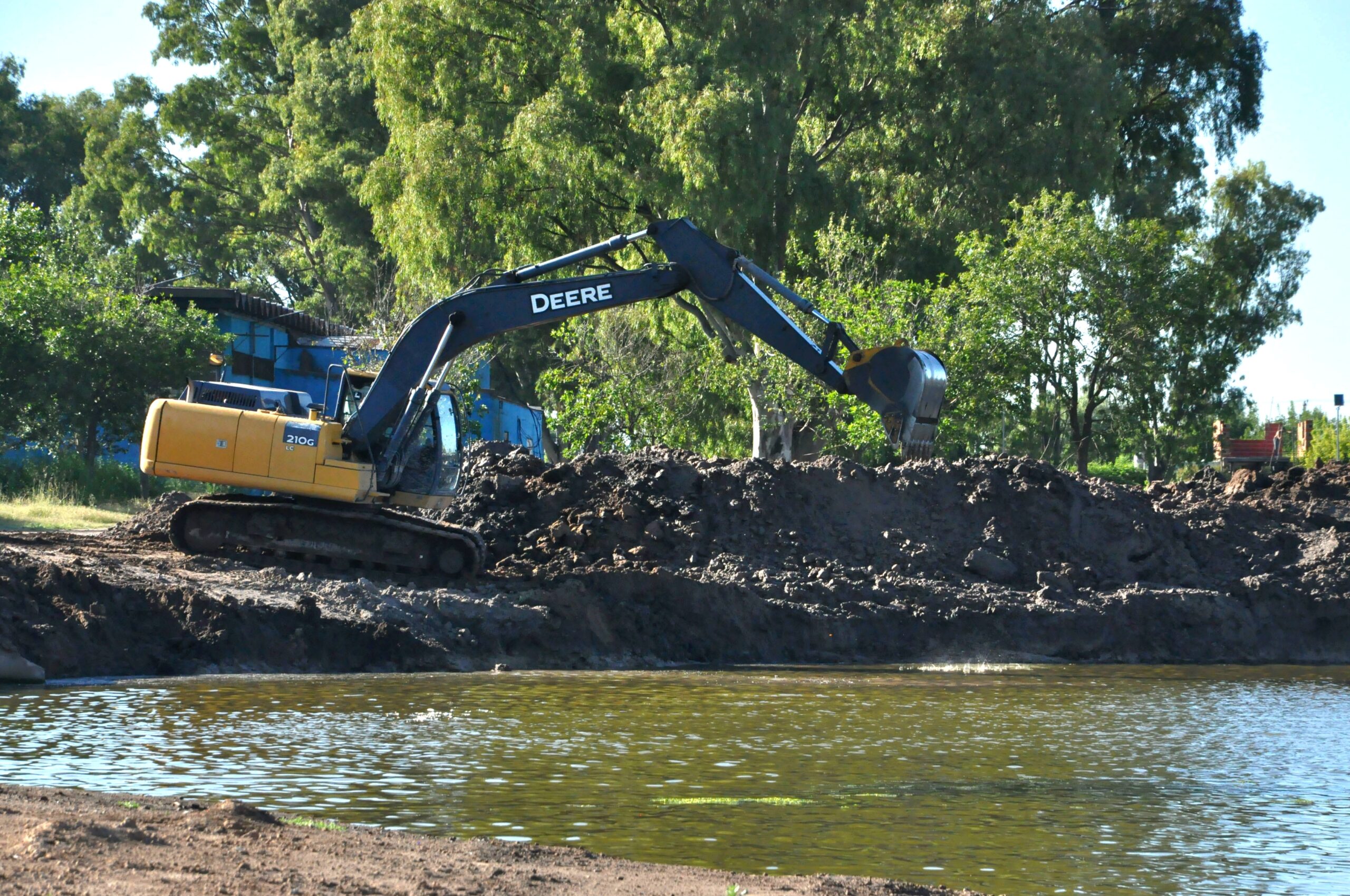 Obras de dragado en el lago del Parque Ambiental “General San Martín ...